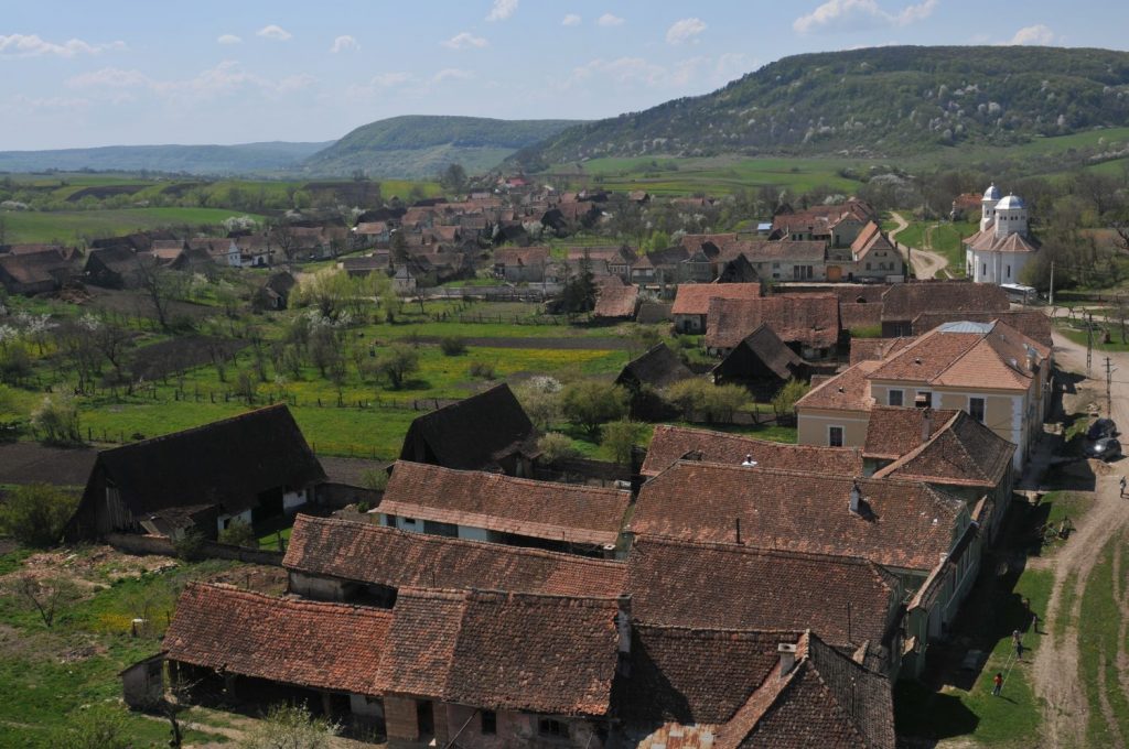 Sute de kilometri de trasee de bicicletă, amenajate peste colinele ...