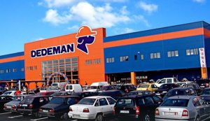 Angajări la Dedeman. Vânzătorii care câștigă peste 4.000 de lei în mână