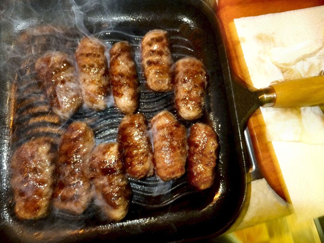 Câte calorii are un mic în funcție de carnea din care e făcut: porc ...